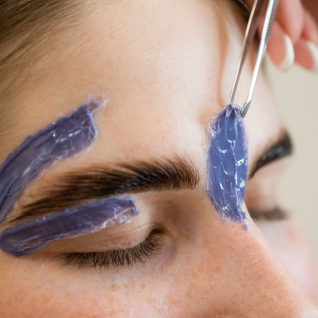 Depilacja twarzy przy użyciu wosku – Fakty i mity - Pimp My Lashes Depilacja twarzy przy użyciu wosku – Fakty i mity - Pimp My Lashes